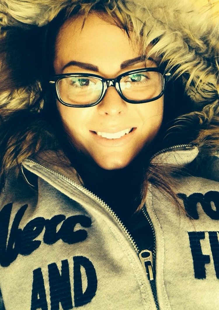 Everyone loves cute girls with glasses (43 Photos)