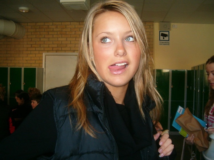 Cute Girls make me Smile (26 Photos) - Badchix Magazine